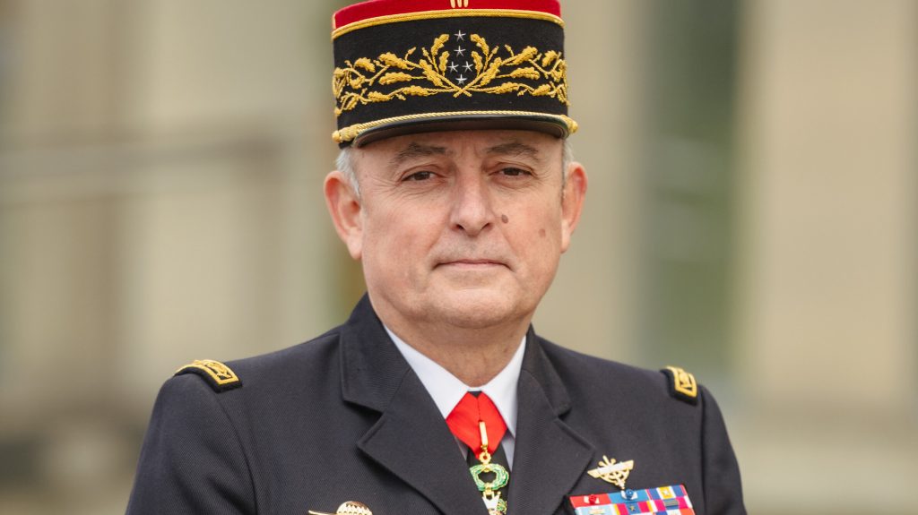 A Sciences Po, Hubert Bonneau, un directeur général de la gendarmerie ...